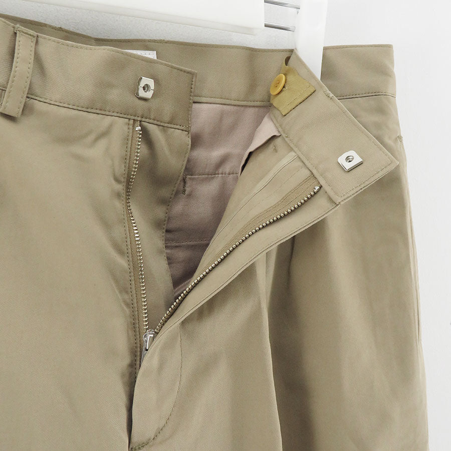 REVERBERATE/リバーバレイト】TACKED CHINO TROUSERS - PLANE REVERBERATE/リバーバレイト】TACKED CHINO TROUSERS - PLANE